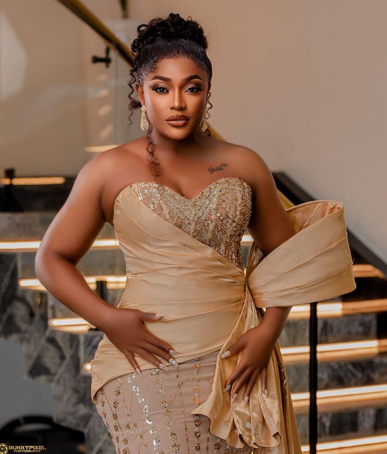 Lizzy Gold Biography : Husband, Baby Daddy, Daughter, Twin Sister ...
